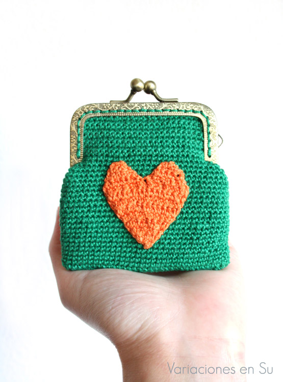 Monedero verde con corazón naranja - Variaciones en Su